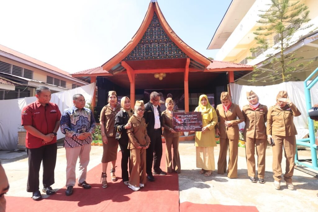 Dr. Tifa Pulang Kampung Disambut Hangat – Utamapost Dr. Tifa Pulang Kampung Disambut Hangat – Utamapost